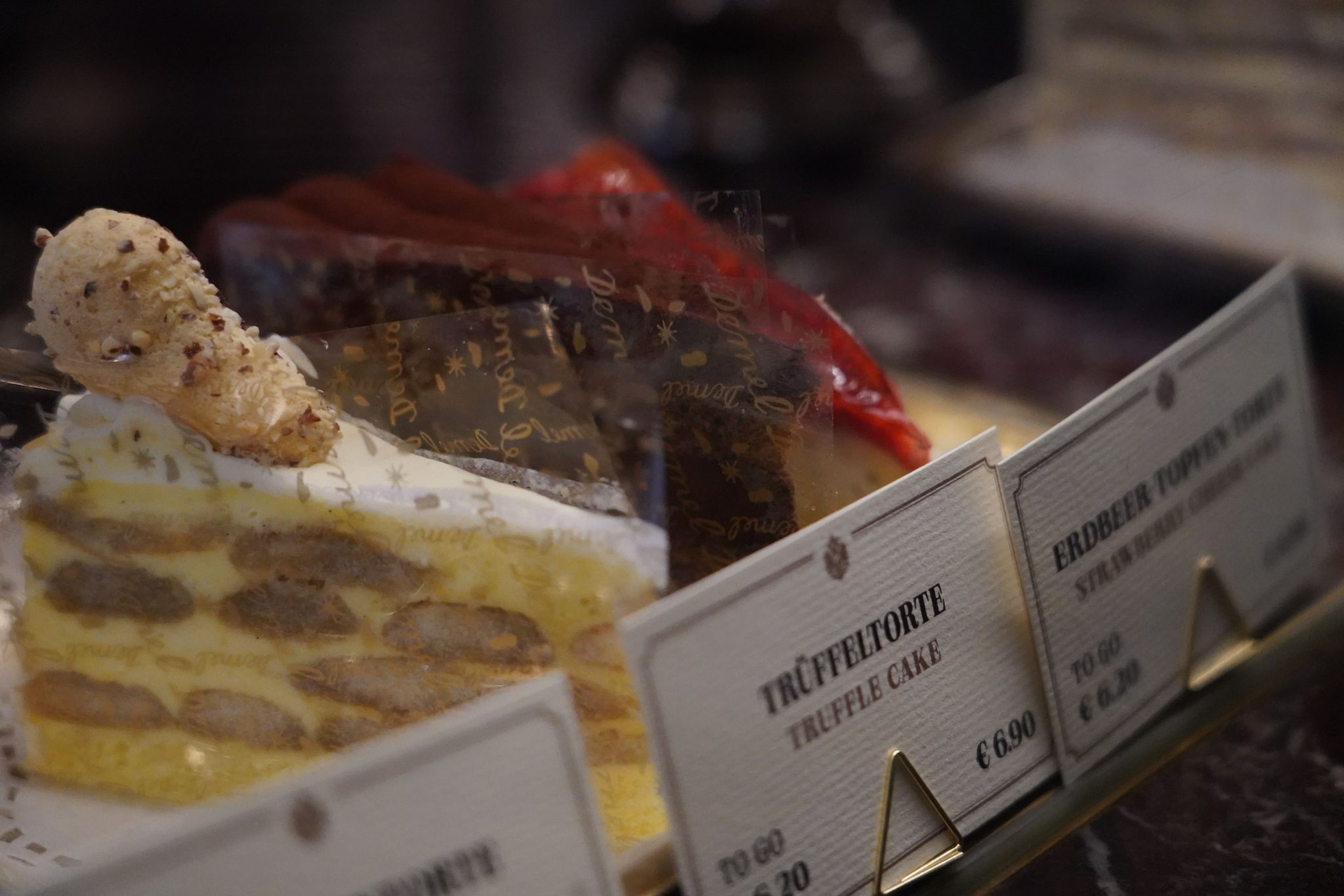 DEMEL（デメル）本店の紹介とザッハトルテの買い方【オーストリア・ウィーン観光】 - RISOKURA（リソクラ）