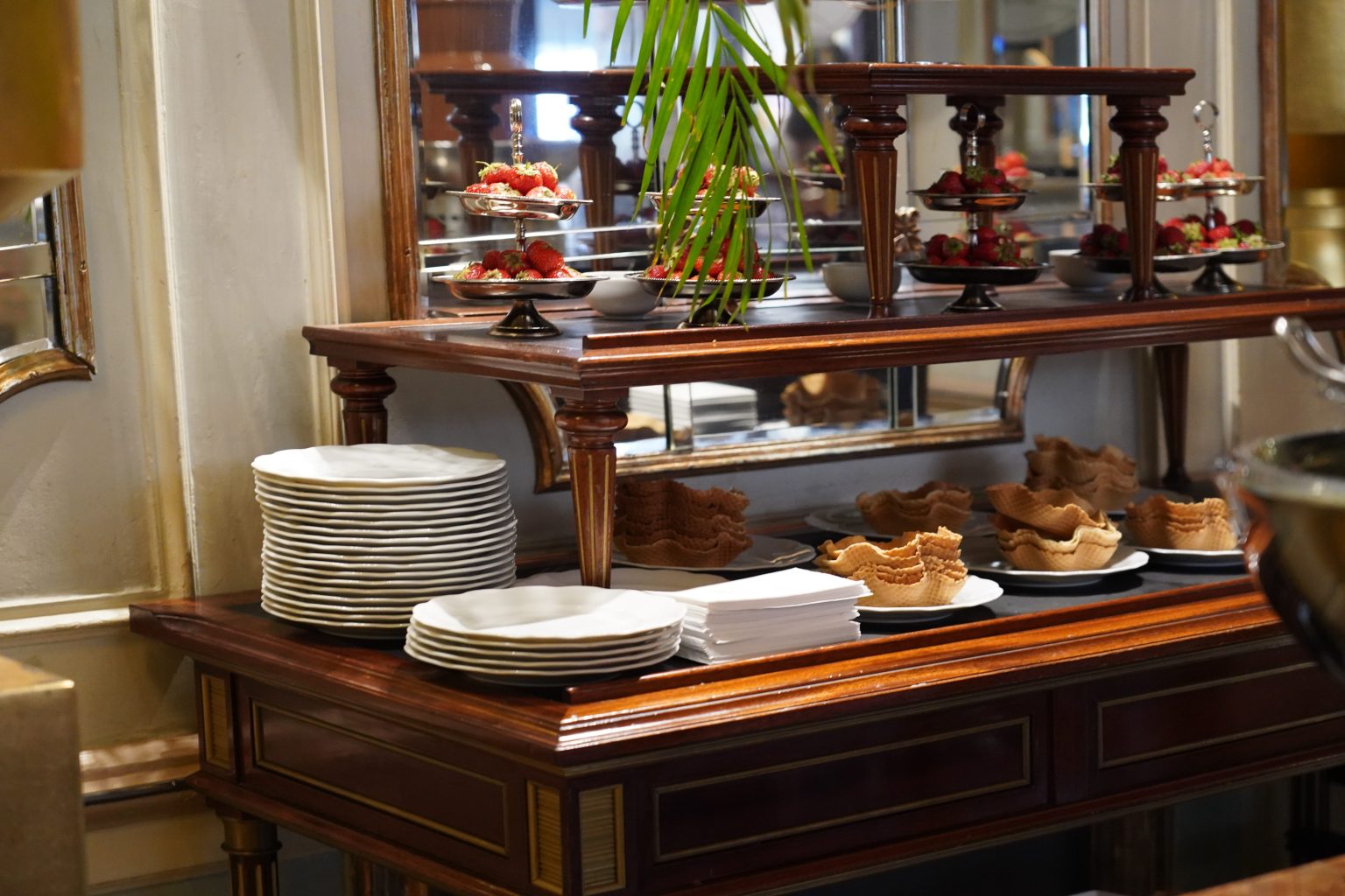 DEMEL（デメル）本店の紹介とザッハトルテの買い方【オーストリア・ウィーン観光】 - RISOKURA（リソクラ）