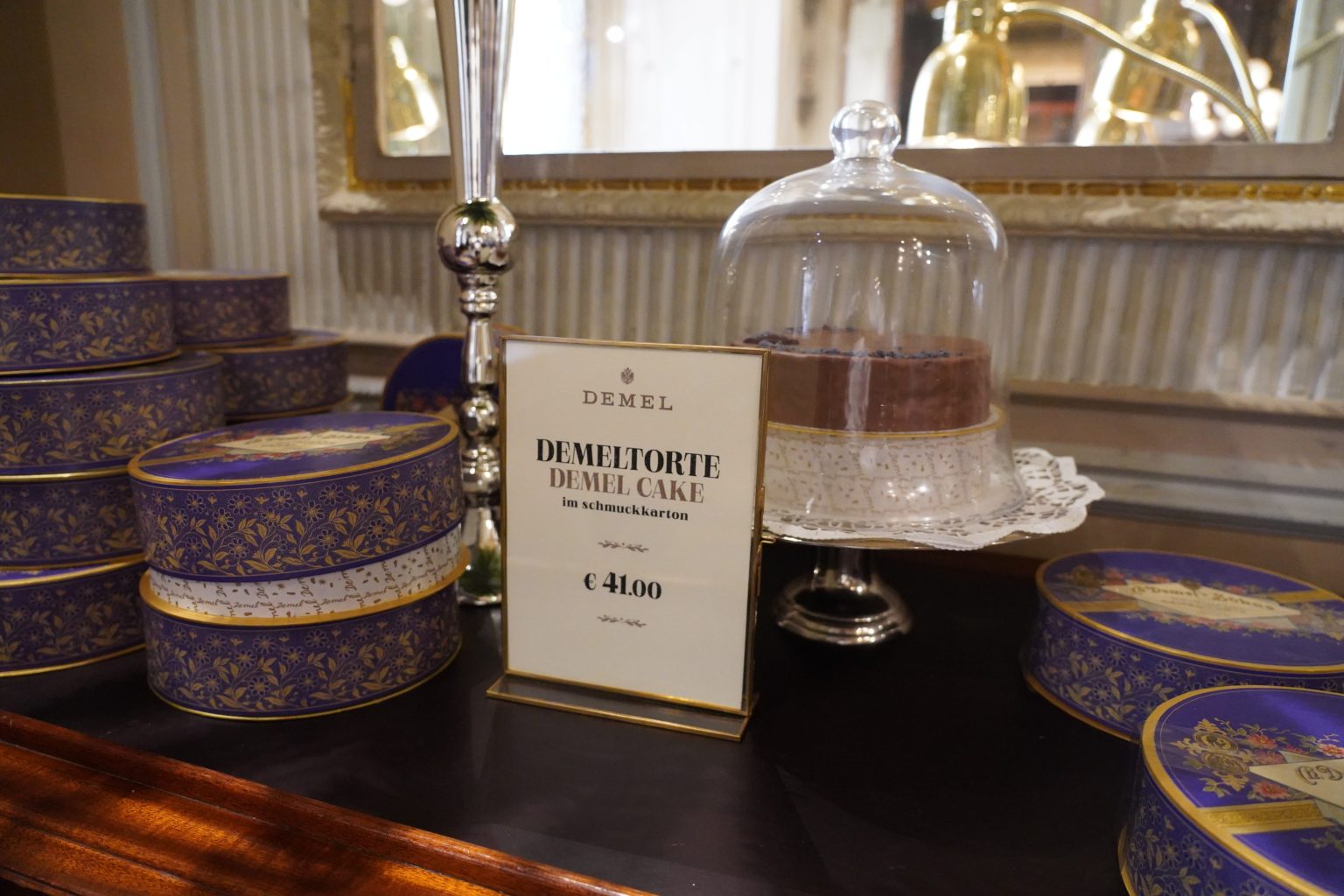 DEMEL（デメル）本店の紹介とザッハトルテの買い方【オーストリア・ウィーン観光】 - RISOKURA（リソクラ）