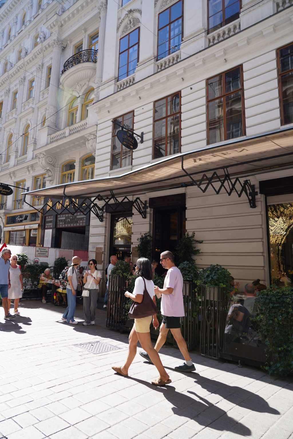 DEMEL（デメル）本店の紹介とザッハトルテの買い方【オーストリア・ウィーン観光】 - RISOKURA（リソクラ）